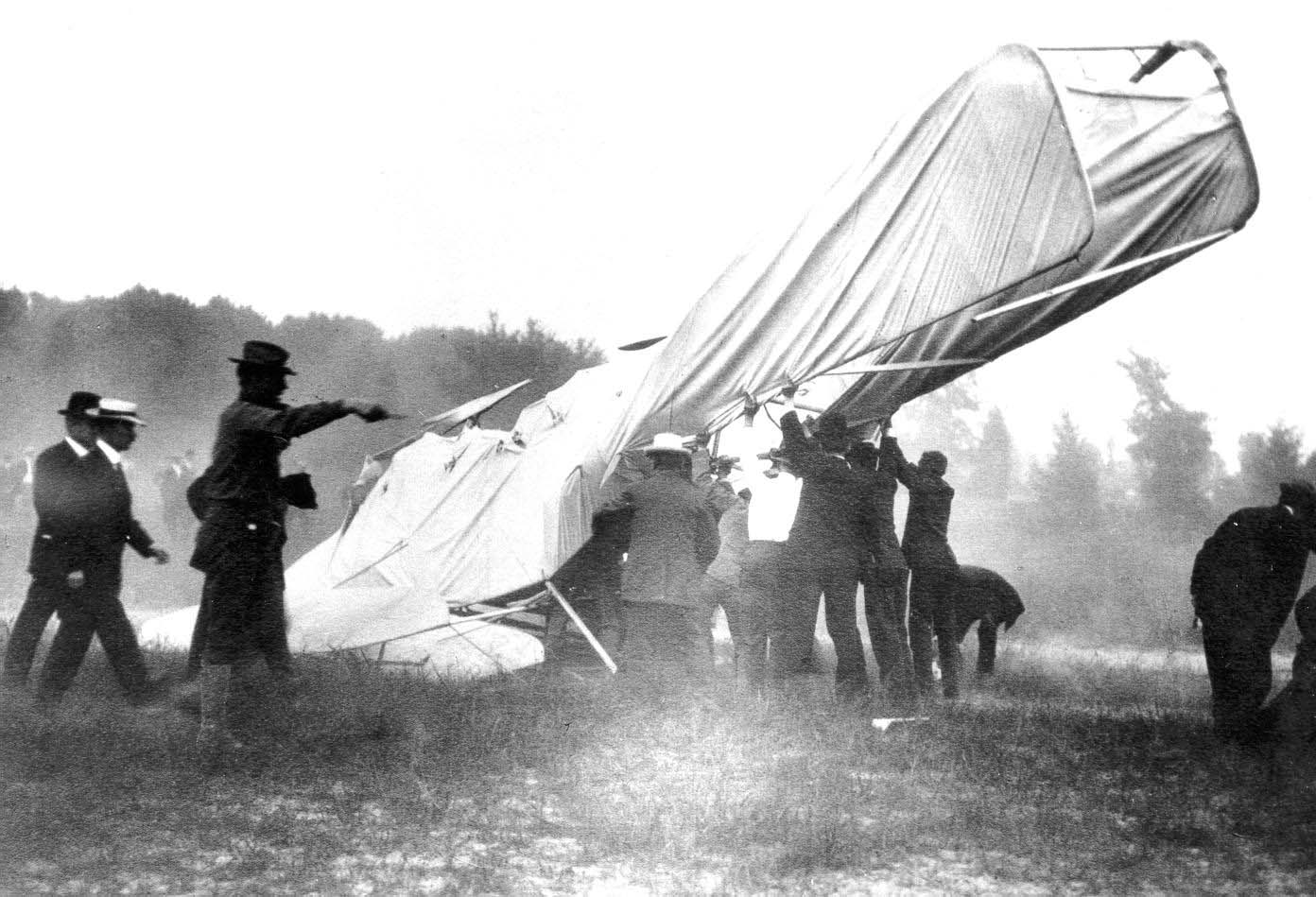Disasterous History: The Wright Brothers And The First Fatal Plane ...