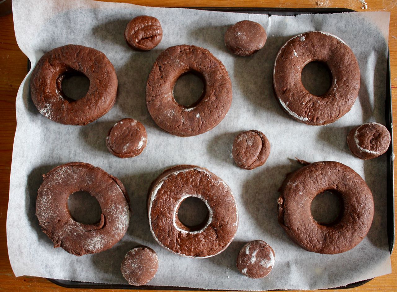 Green Gourmet Giraffe: Chocolate overnight baked sourdough doughnuts