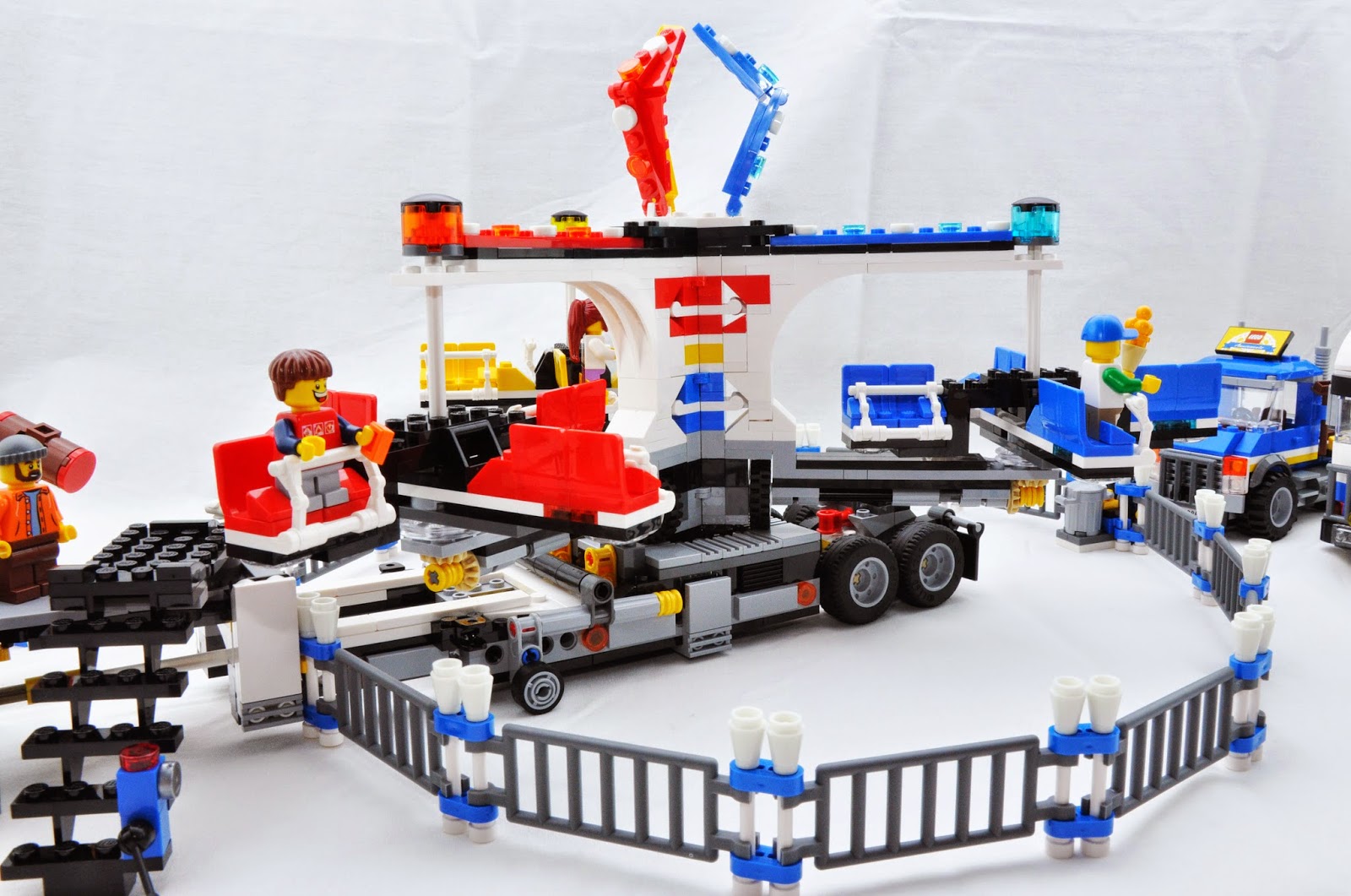 Oz Brick Nation: LEGO Creator 10244: Fairground Mixer Review