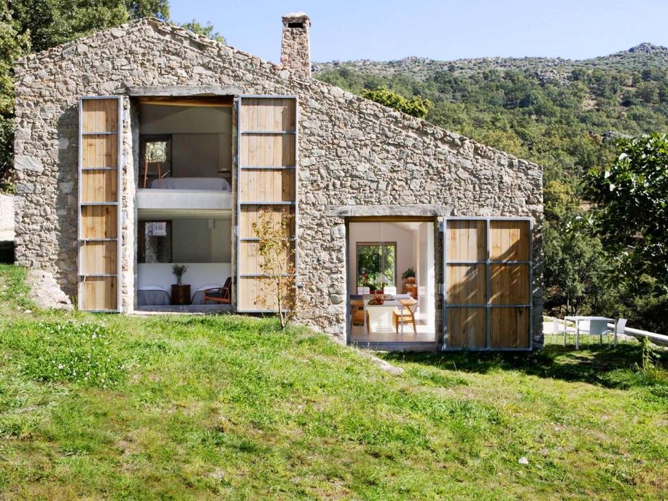 COCOCOZY: AN OLD STONE BARN TRANSFORMED