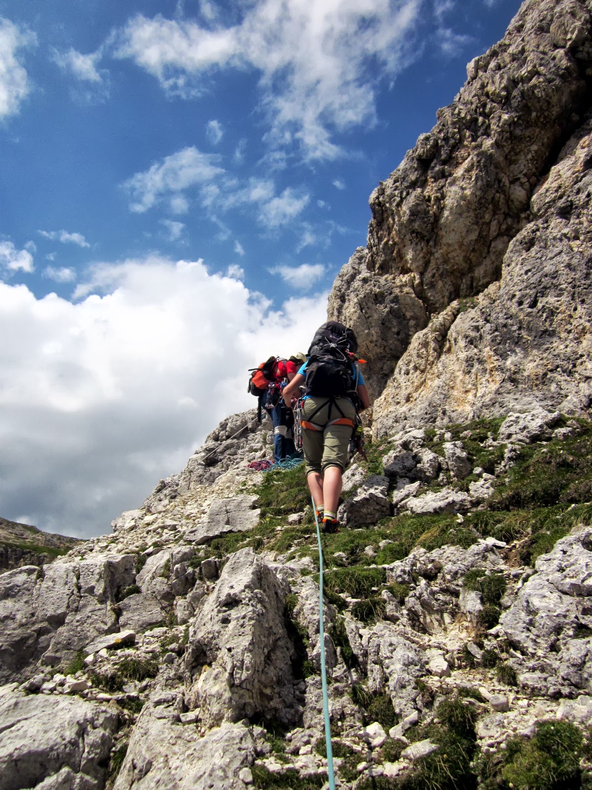 TRINI Y SALVA: Spigolo Alpini a la Pirámide del Col dei Bos, 2.400 m.