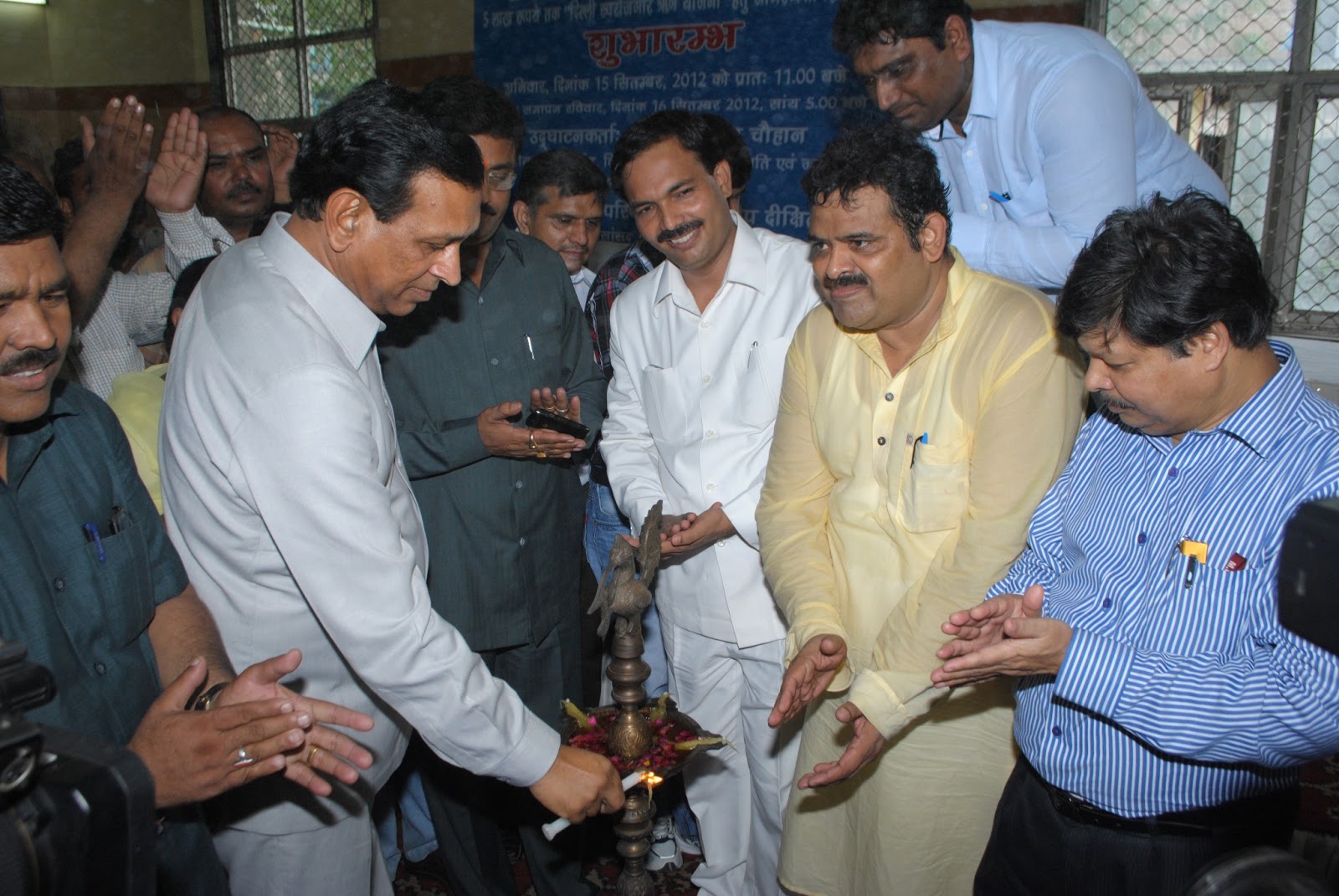 TARIQ SIDDIQUI: DILLI SAWROZGAR YOJNA ko lounch karte huy Respected ...