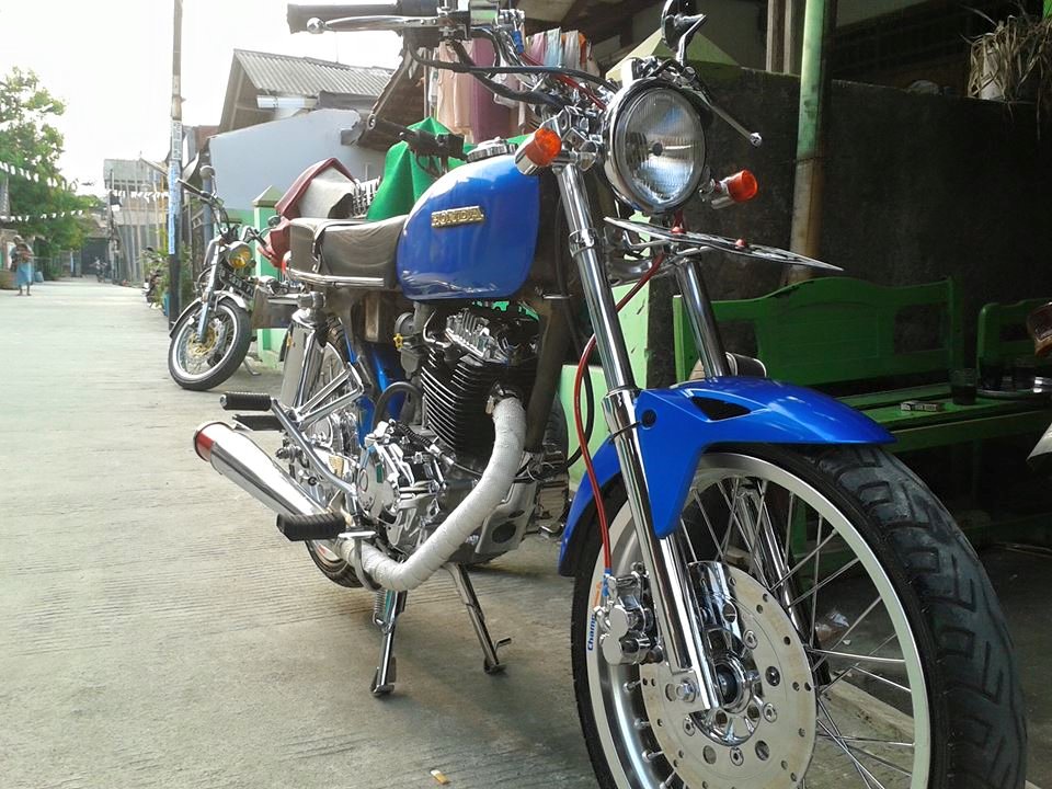 Foto Modifikasi Honda CB Biru Full Chrome