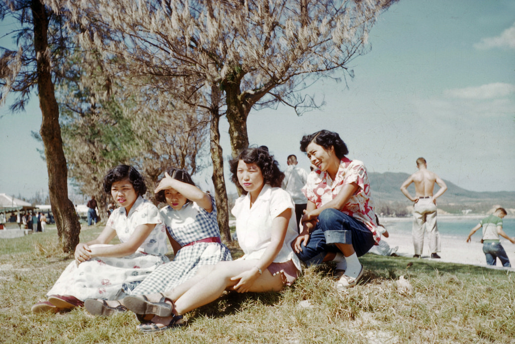 32 Wonderful Color Snapshots Documented Everyday Life of Okinawa, Japan ...