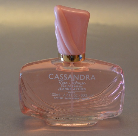 Cosmética en Acción: El Perfume del Mes - “Cassandra Rose Intense” de ...