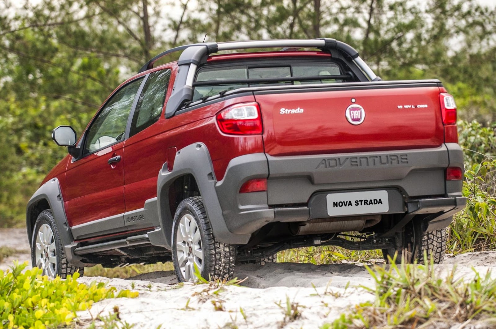 Fiat apresenta linha 2016 da picape Strada