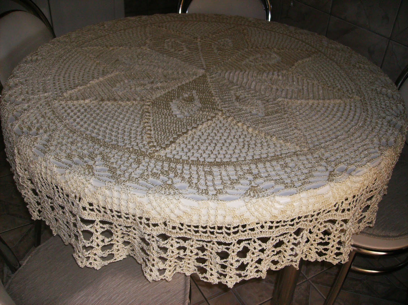 Mania de linhas - trico, croche e tear: Toalha redonda de croche