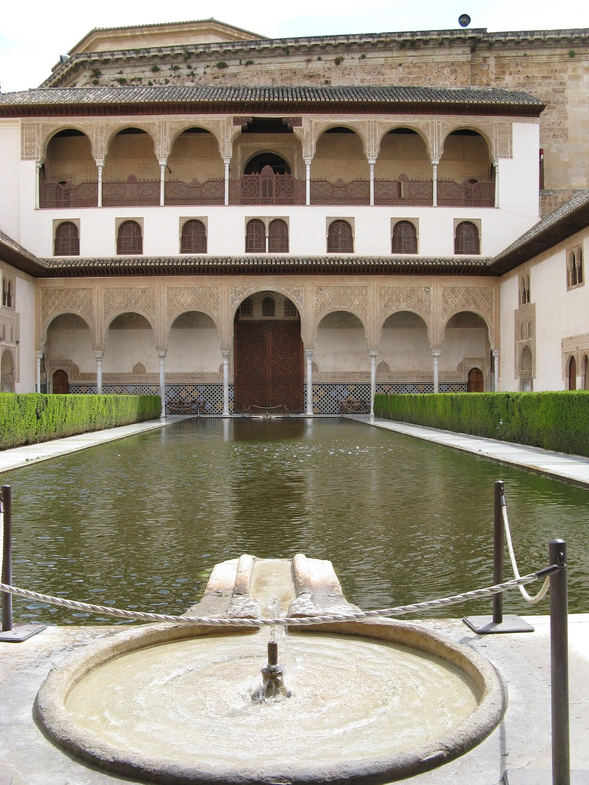 sociales y lengua: PATIO DE LOS ARRAYANES (La Alhambra, Granada) (s. XIV)