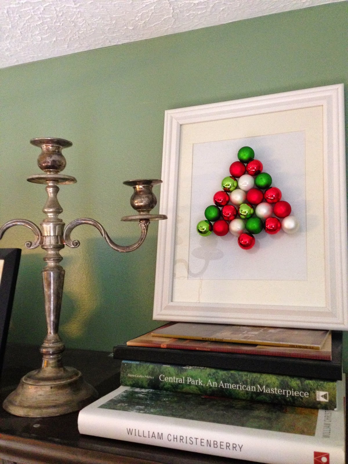 Lindsey Edits: Mini Ornament Christmas Tree