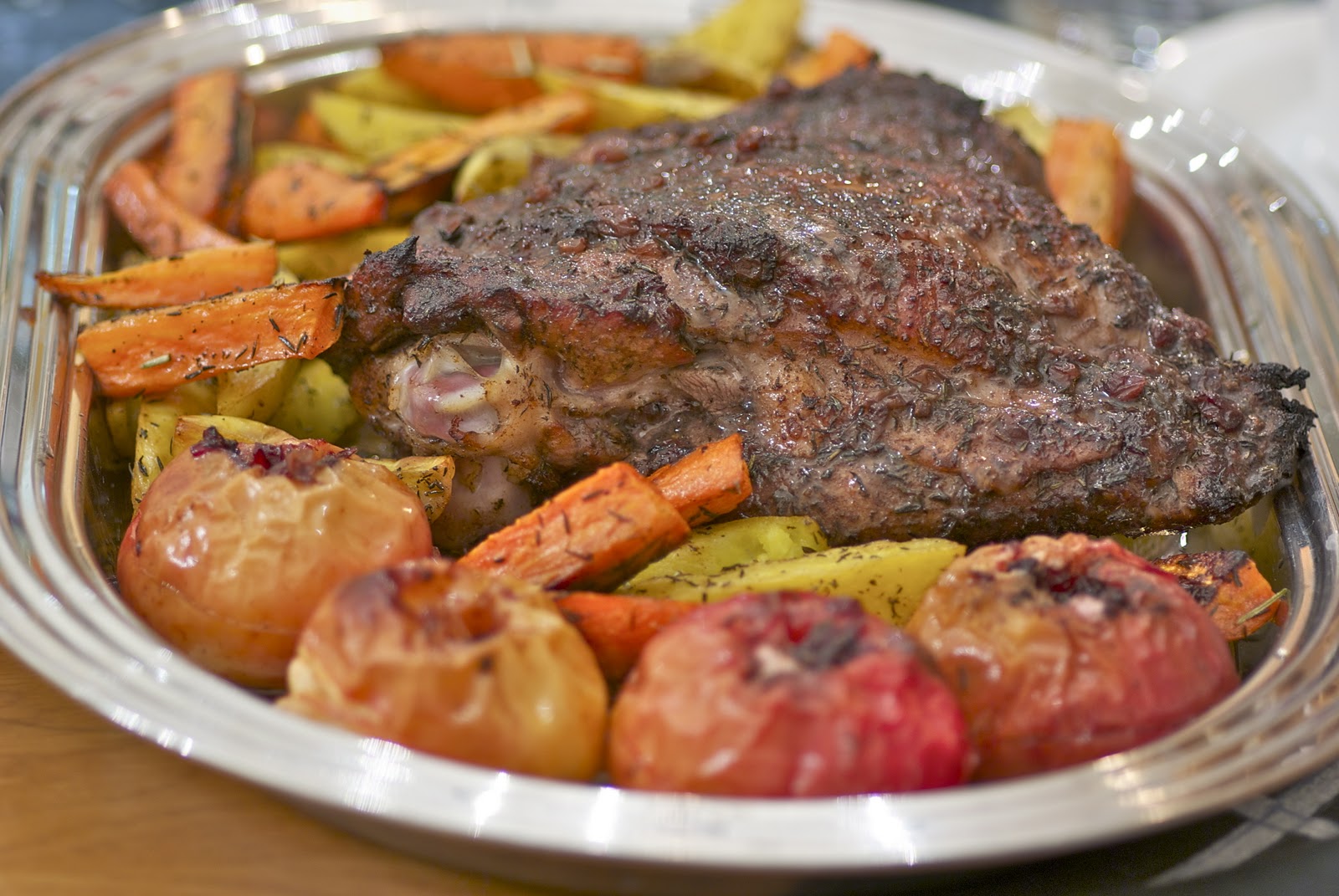 Sezoninė virtuvė: Kalakutienos kumpis su bruknėmis