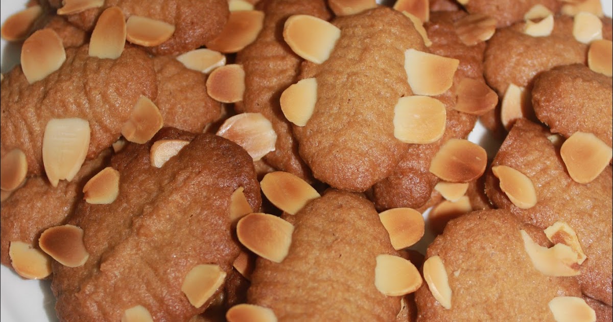 Dari Dapur NaSya: Biskut almond kopi