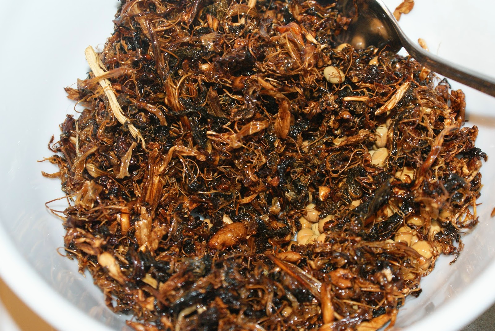 Nepali Tummy!!: Gundruk (Shinki) and Bhatmas Sadeko Recipe!