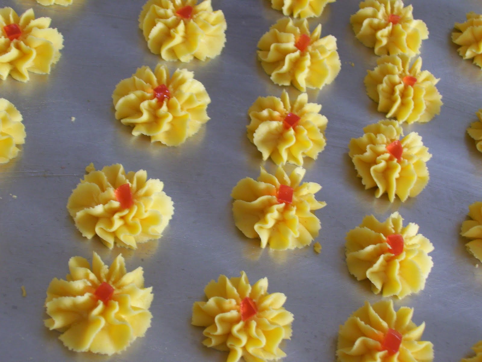 SelagiAdaGula: biskut dahlia.......cantik