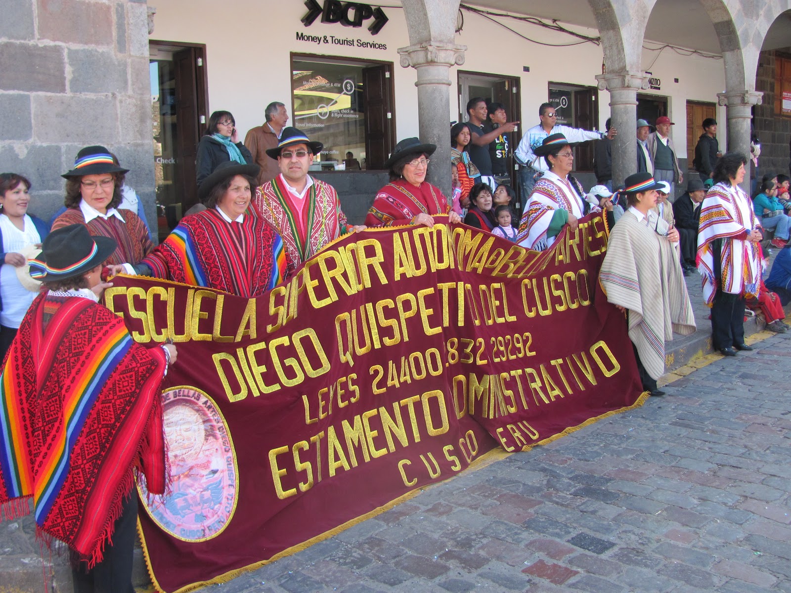 CUSCO EN IMAGENES: DESFILE DE ALEGORÍAS DE LA ESABAC