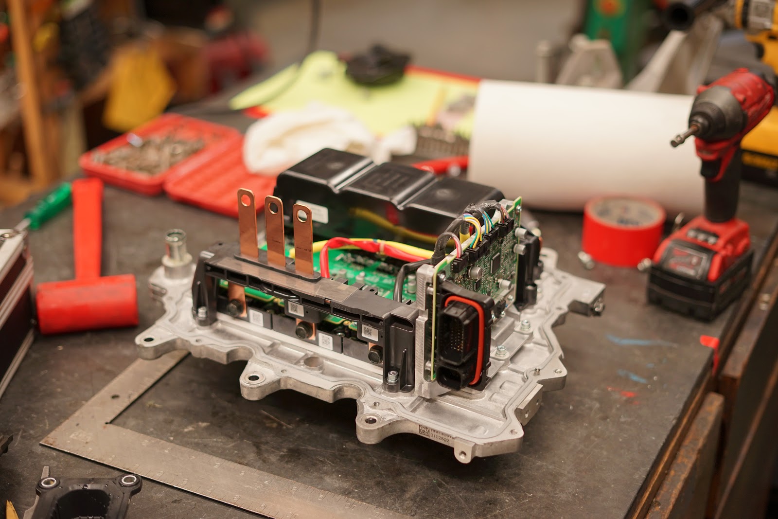 Isopack: 2013 (Second Generation) Nissan Leaf Drive Unit Teardown