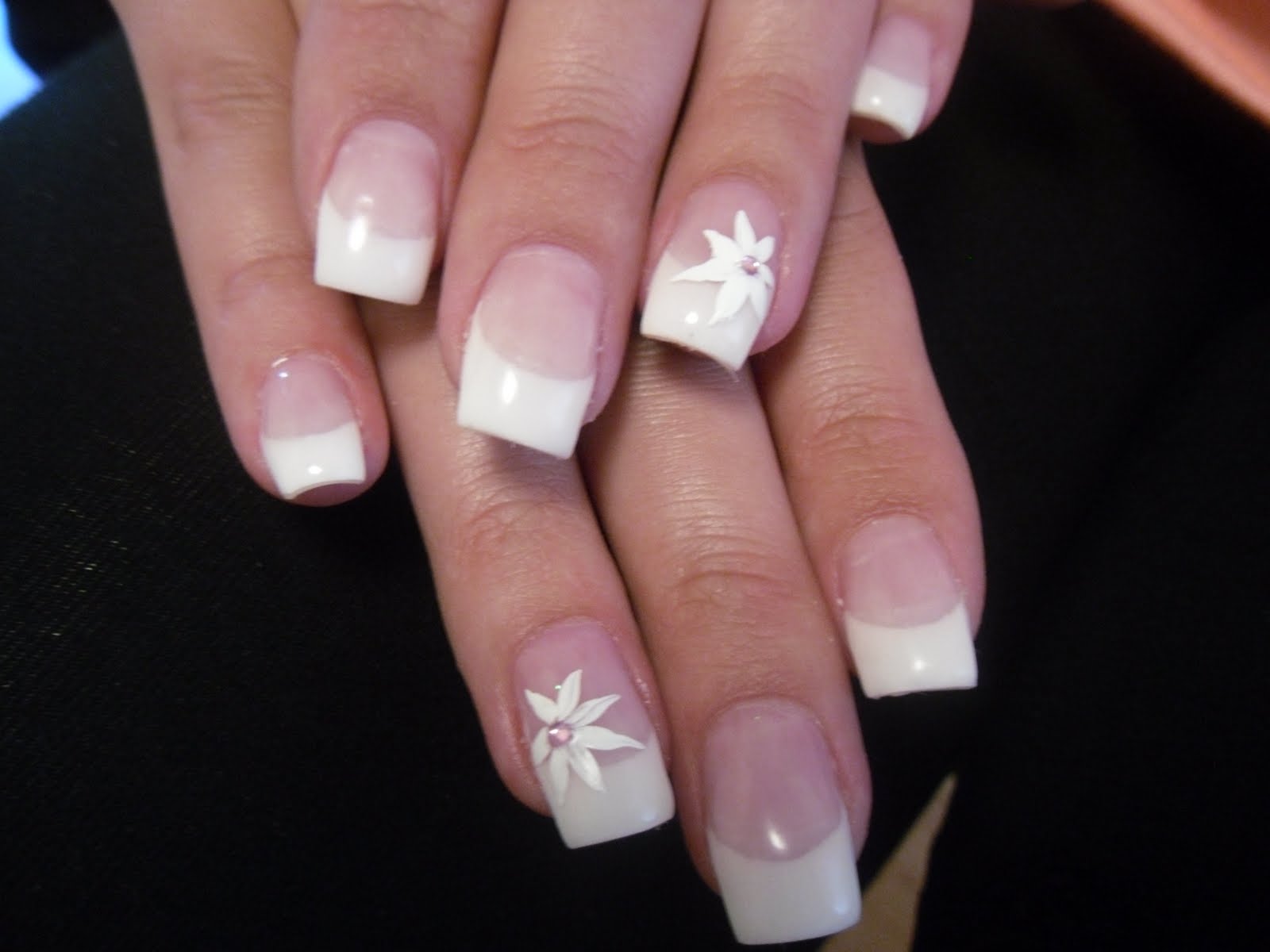 Charlie och Novas mamma: student naglar