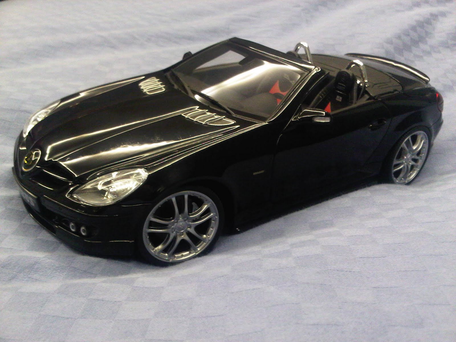 1:18 Diecast Car: Mercedes Benz SLK by Hotworks