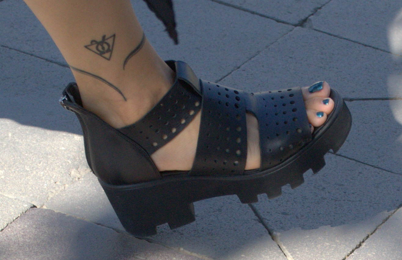 candid turkish girls feet: very pretty high heel feet of turkish girl