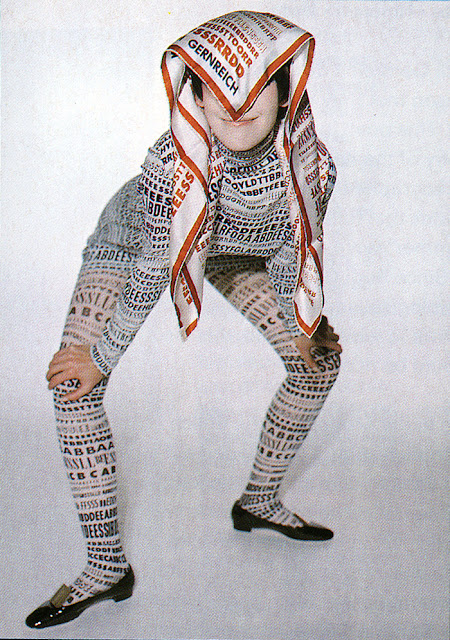 30 Stunning Color Photographs of the "Queen of Mod" Peggy Moffitt in ...