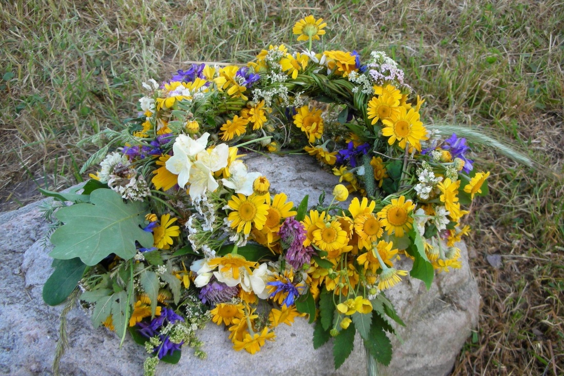 Inrossas Zelta grāmata: Jāņu maģija - trejdeviņu zāļu pušķis un ziedu ...