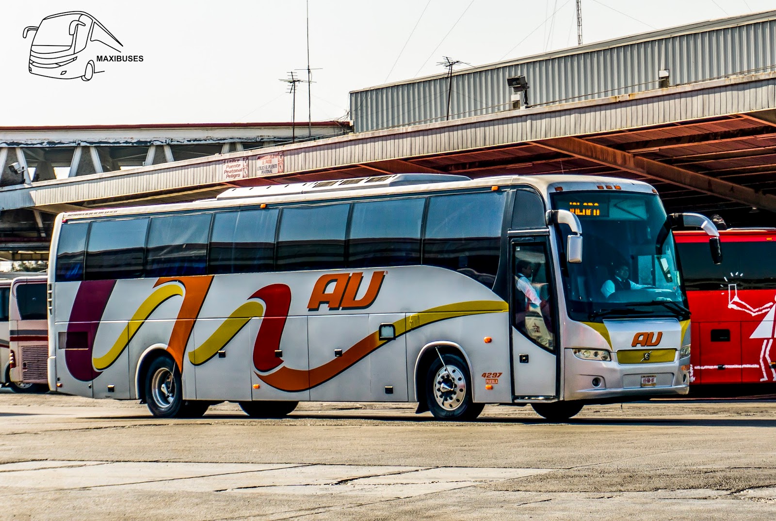 MAXIBUSES: AUTOBUSES UNIDOS (AU)