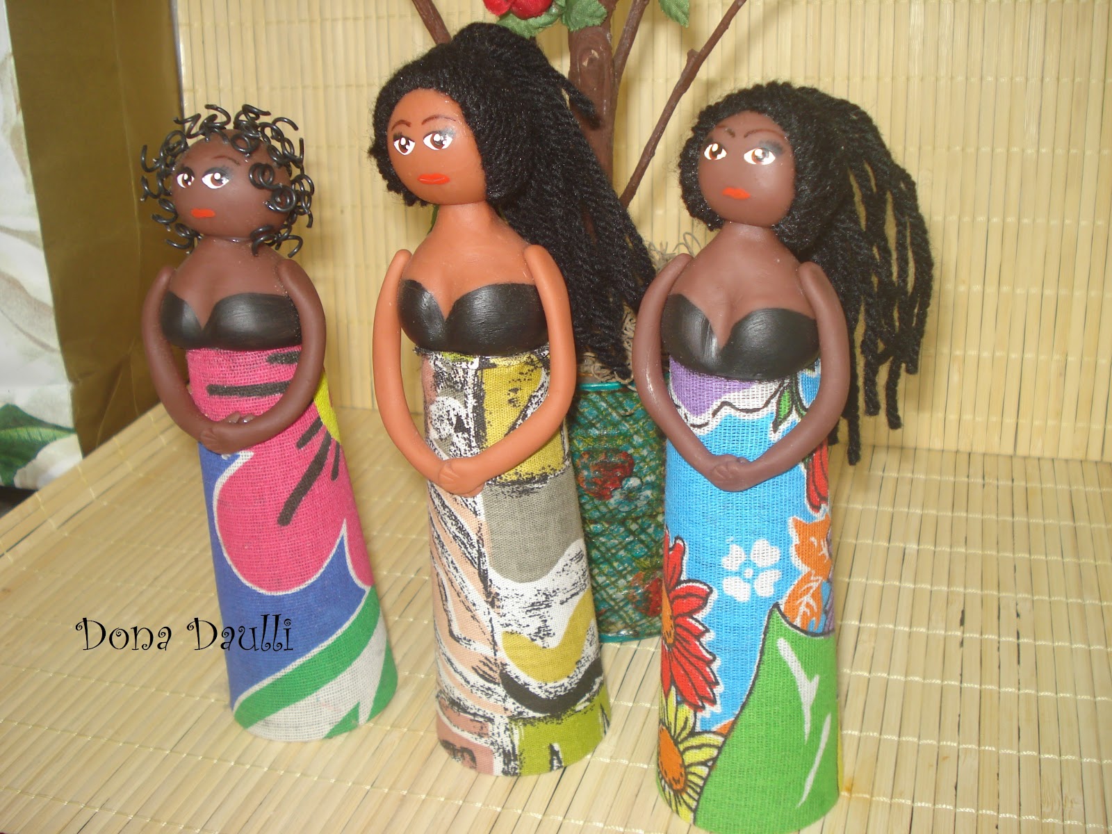 Dona Daulli: Bonecas feitas com tubo de linha? É sim,vem ver!