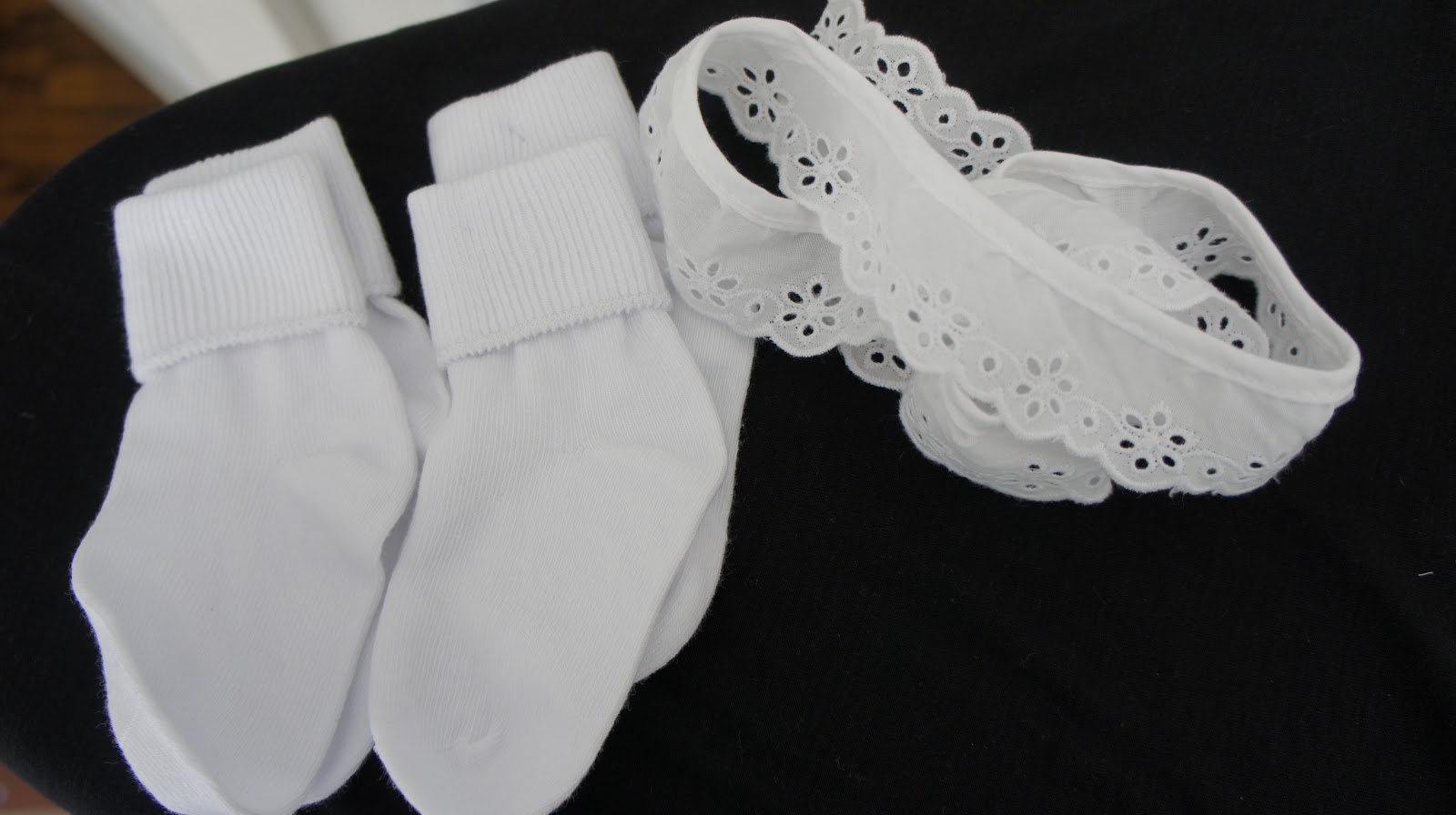 Through the eye of a needle: Ruffle top socks tutorial...and Miss N ...