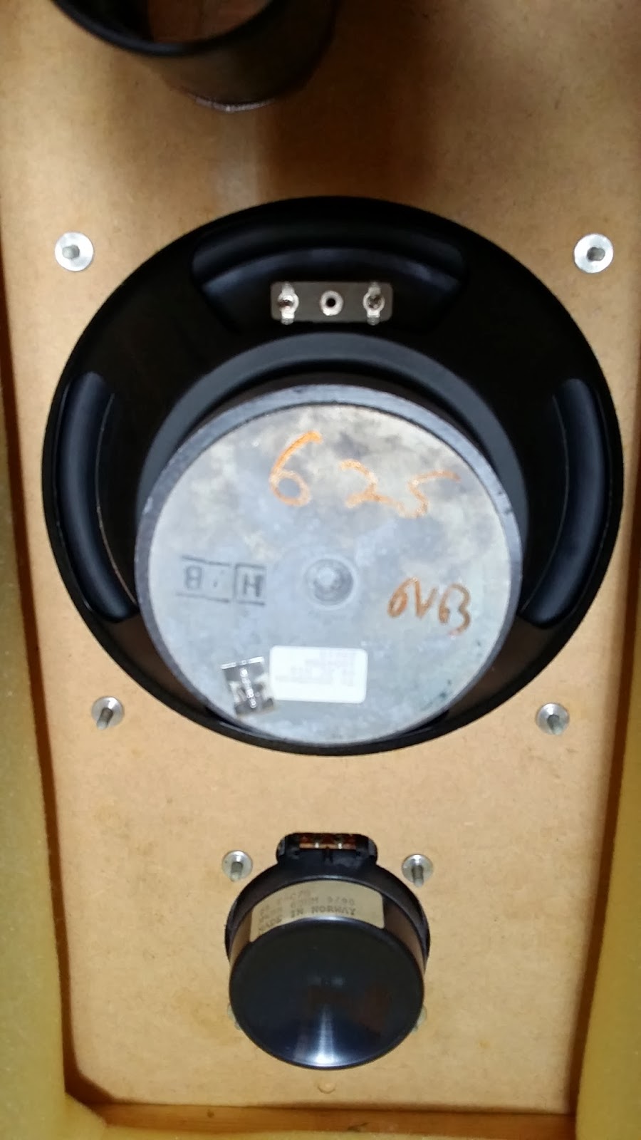 Hi Fi Fever: Harbeth HL Compact Cross-over board and Louspeaker set-up