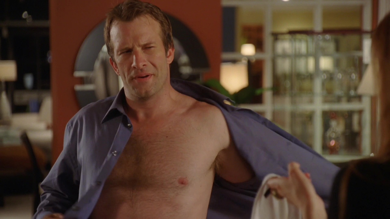 ausCAPS: Thomas Jane shirtless in Hung 1-09 "This Is America or Fifty Bucks"
