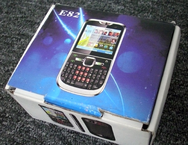 Blogul lui Paul-Dragos: Review replica Nokia E82 4 SIM-uri epidodul 1