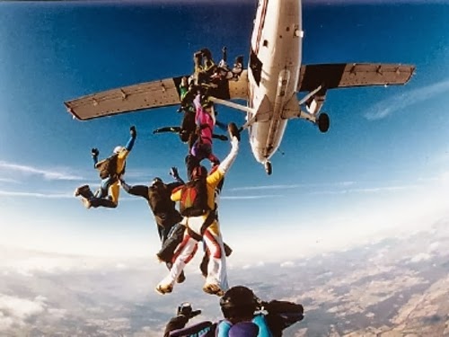 Campur Aduk: OLAHRAGA BANZAI SKYDIVING