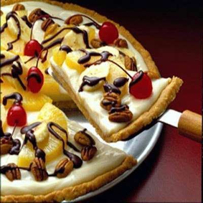 The Recipe Lady: Banana Split Pizza