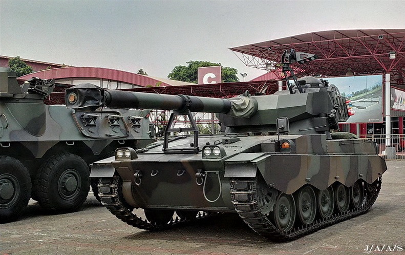 DEFENSE STUDIES: Simulator Tank AMX-13 Operasional