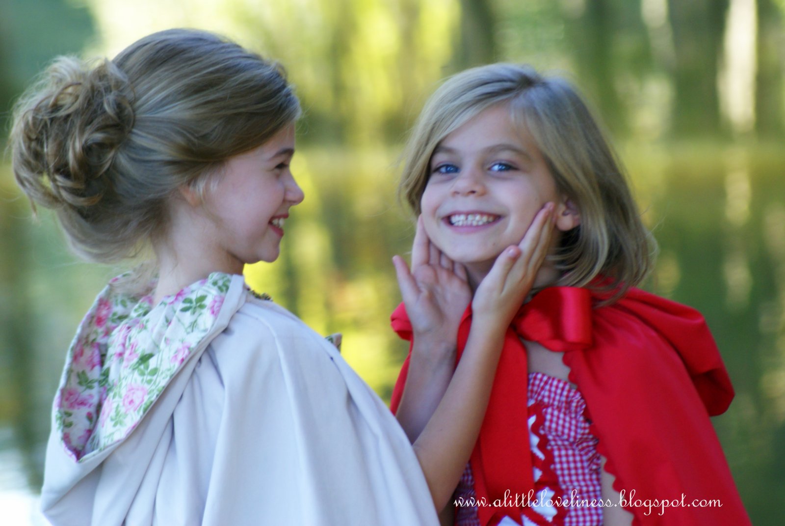 A Little Loveliness: Little Red Riding Hood: A Story in Pictures