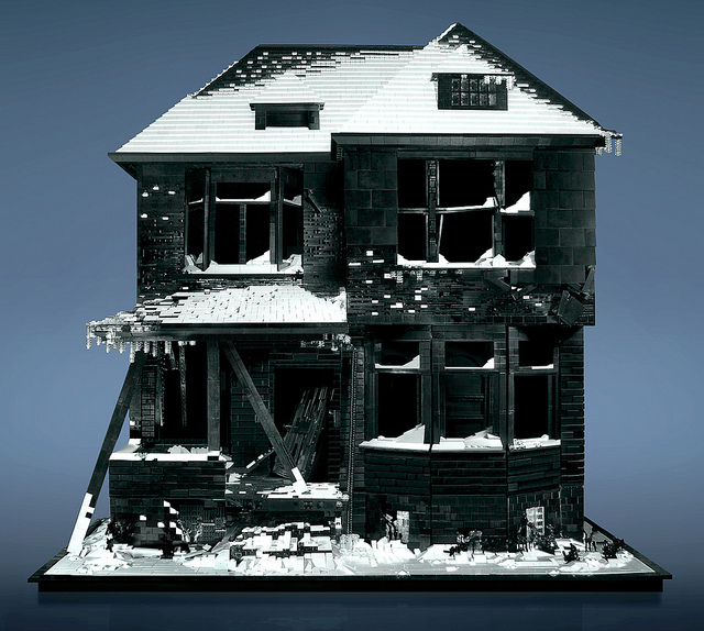 Innova: Abandoned House LEGO Sculptures (4 Photos)