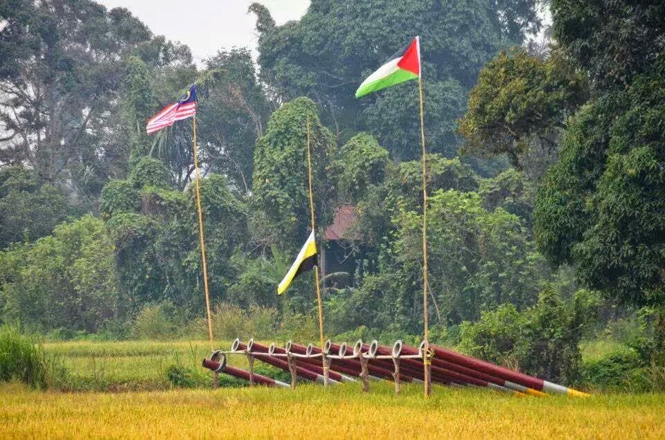 Gambar Main Meriam Di Hari Raya