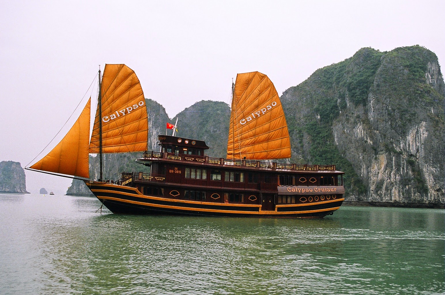 Halong Junk - Halong Bay Junk Boat Tour: CALYPSO JUNK HALONG BAY