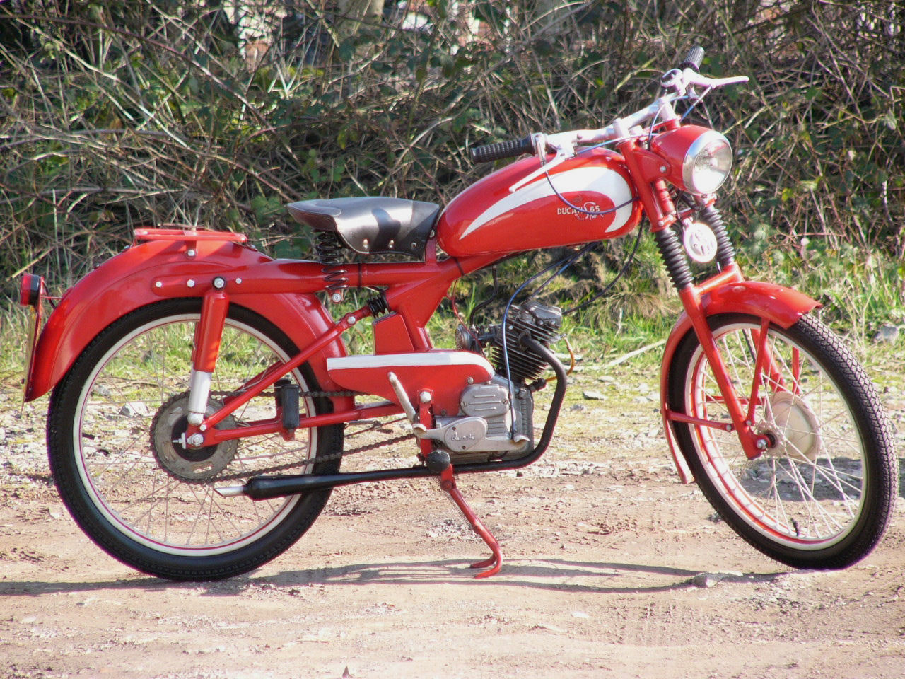 BSA BITS SCRAPS AND ALLSORTS: 1953 ducati cuccilo 65cc