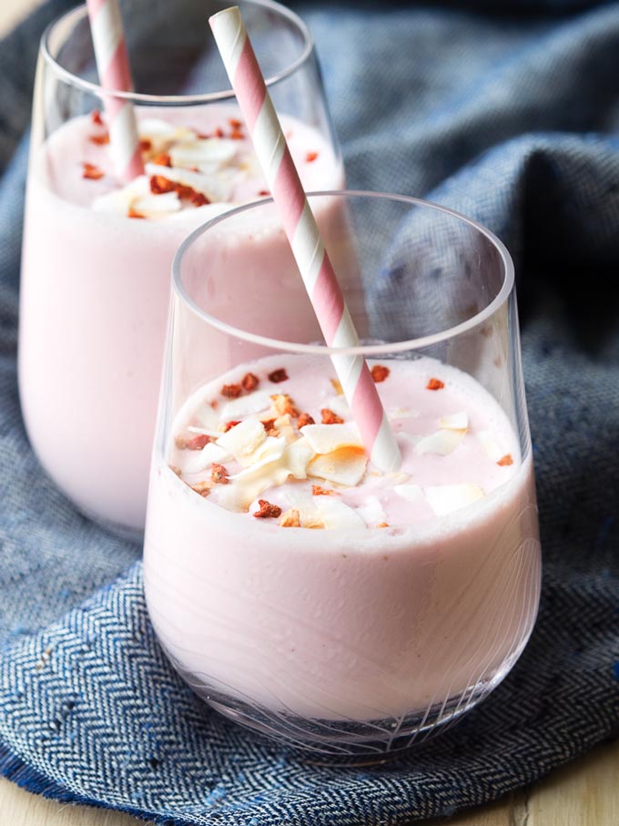 Strawberry Lassì wìth Rose Water and Coconut Yogurt (Vegan) - NEWS RECIPES