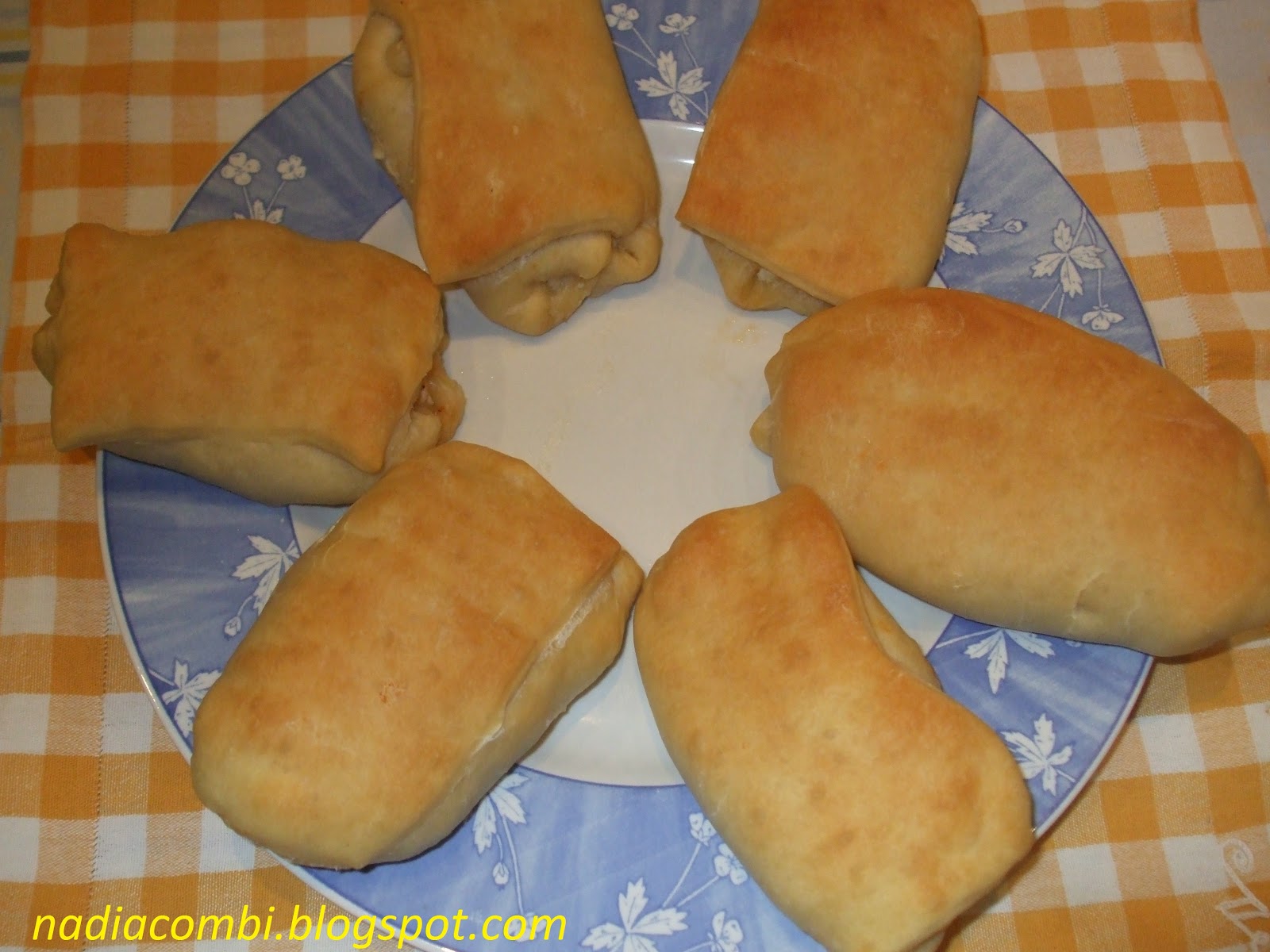 Panzerotti al forno con prosciutto formaggio e funghi da su Akkiapparicette