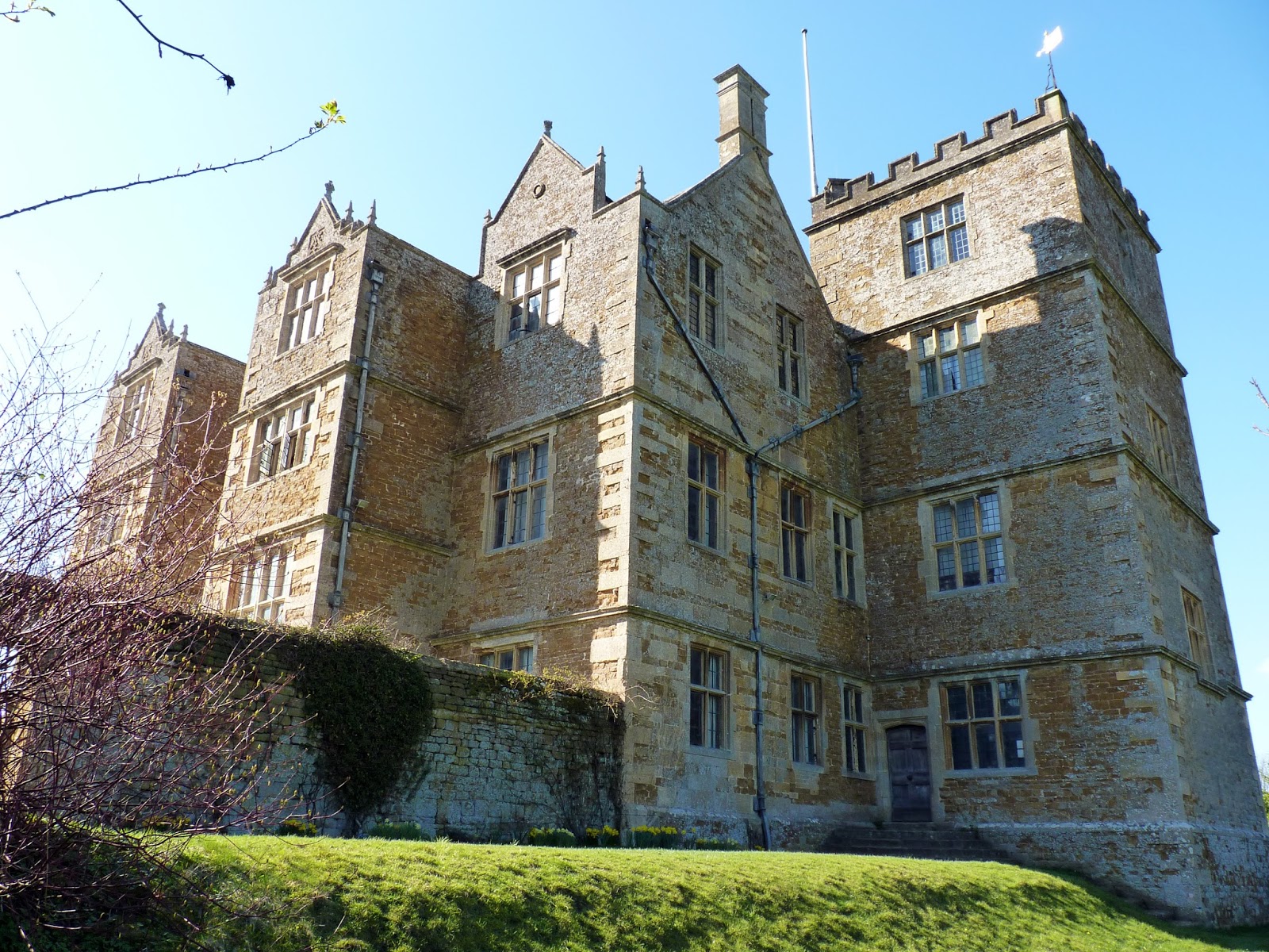 Escapes and Photography: Spring at Chastleton House