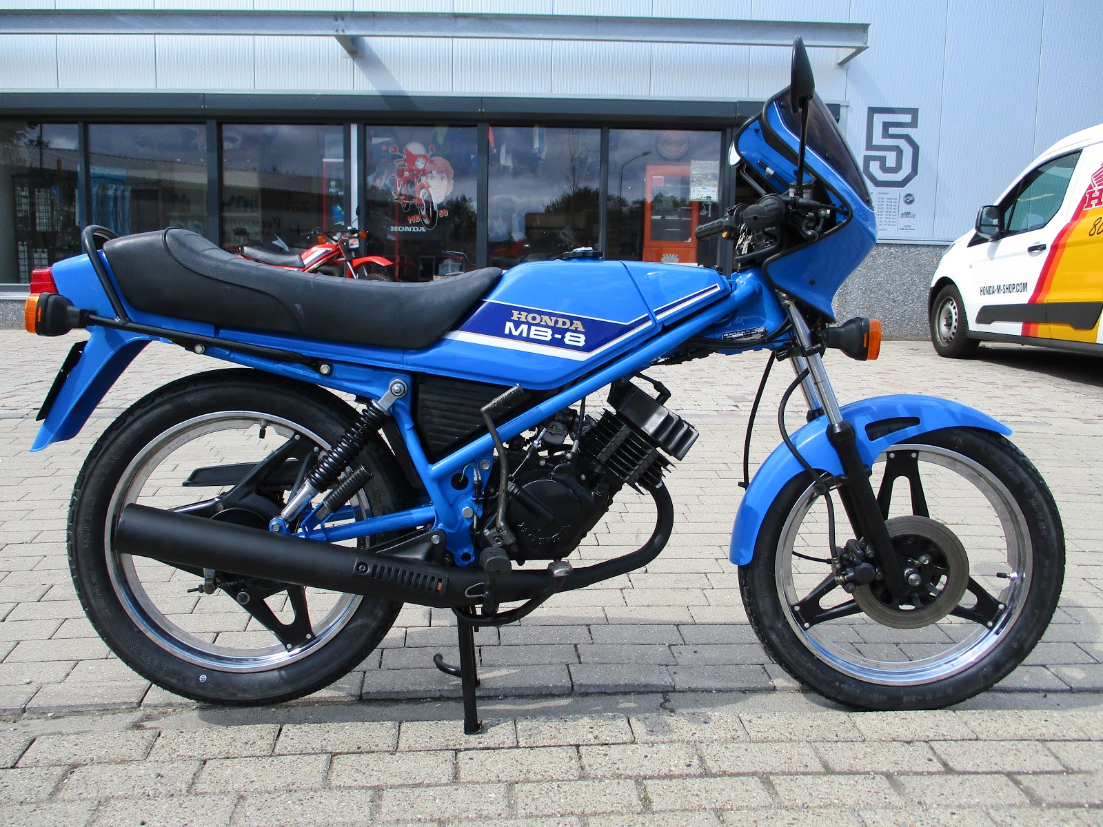 Honda M Club: Honda MB8