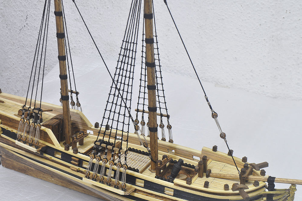 Cross-section of a model 17th-century merchantman ship.[1520x711] : r ...