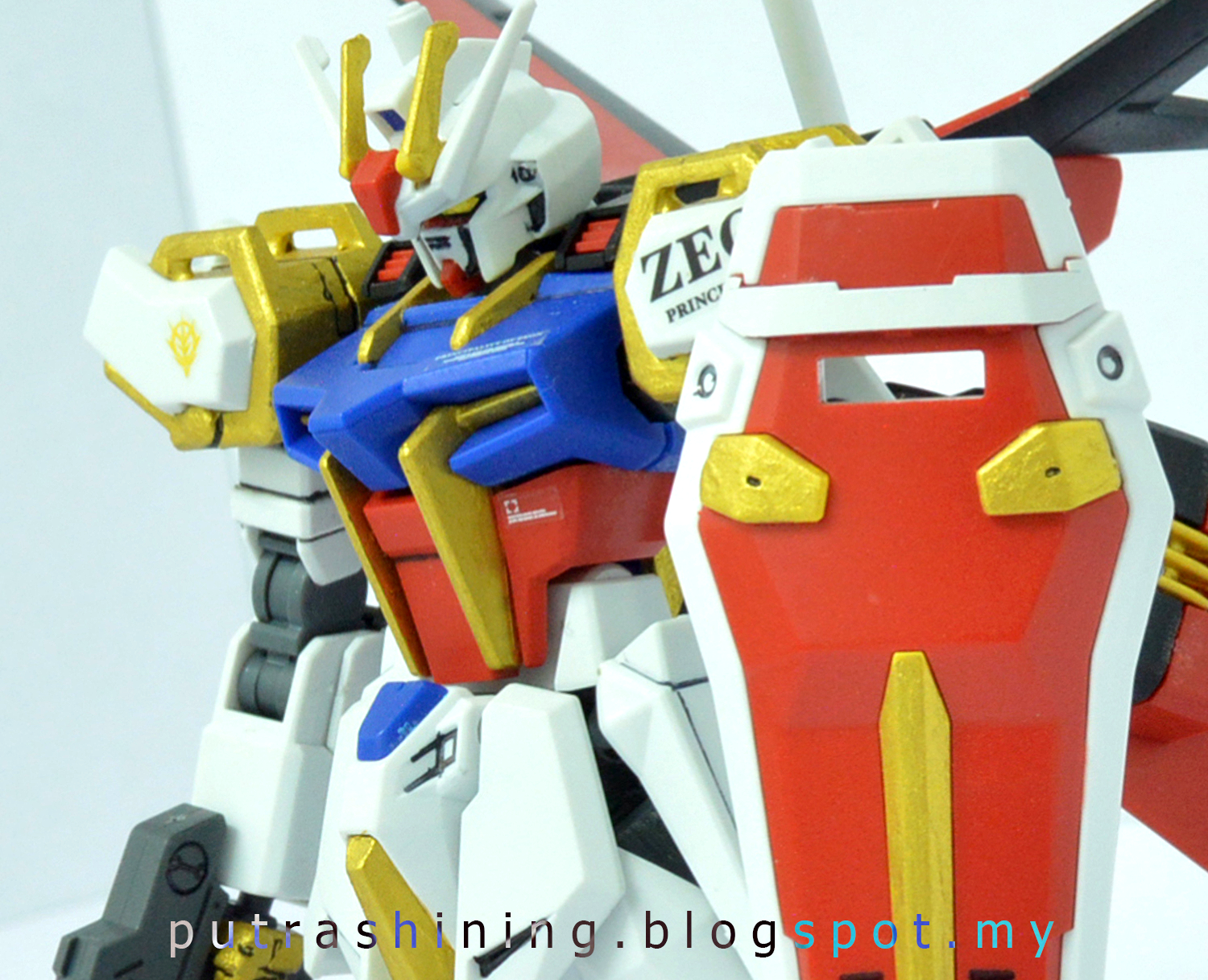 HGCE 1/144 GAT-X105 AILE STRIKE GUNDAM custom paint by Izumeru.