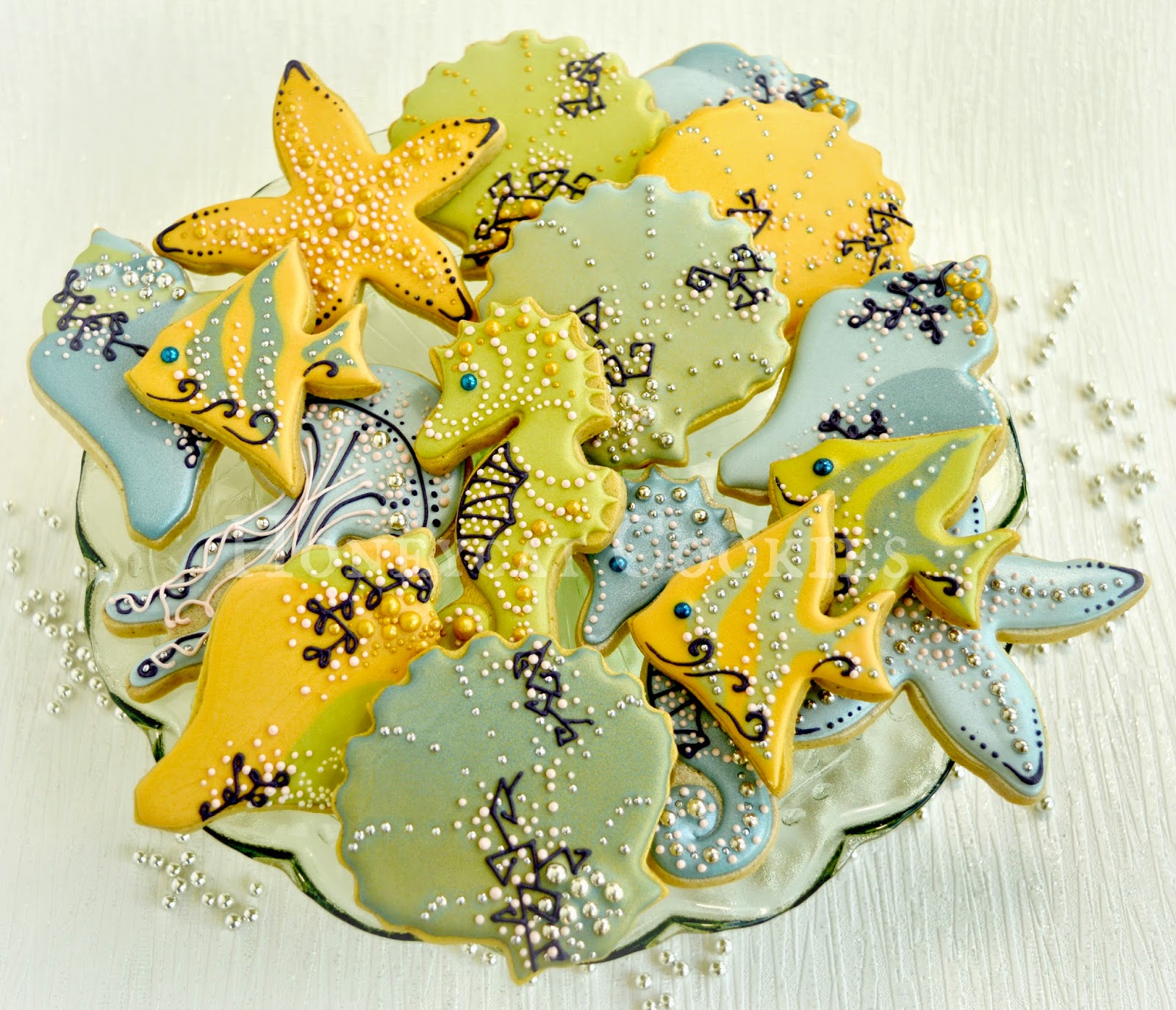 Honeycat Cookies: Simple Sparkly Sealife Cookies. A tutorial with Video!