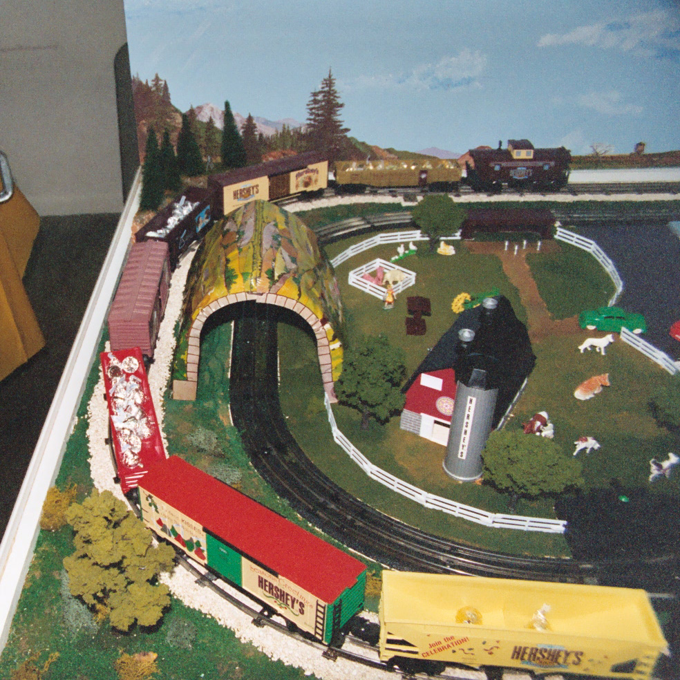 Toys and Stuff: TRAIN TIME: Marx Hershey's Layout