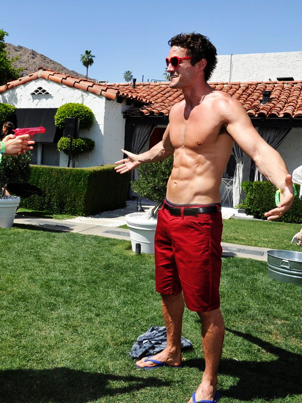 THOM EVANS POOL PARTY ~ Varlens Magazine