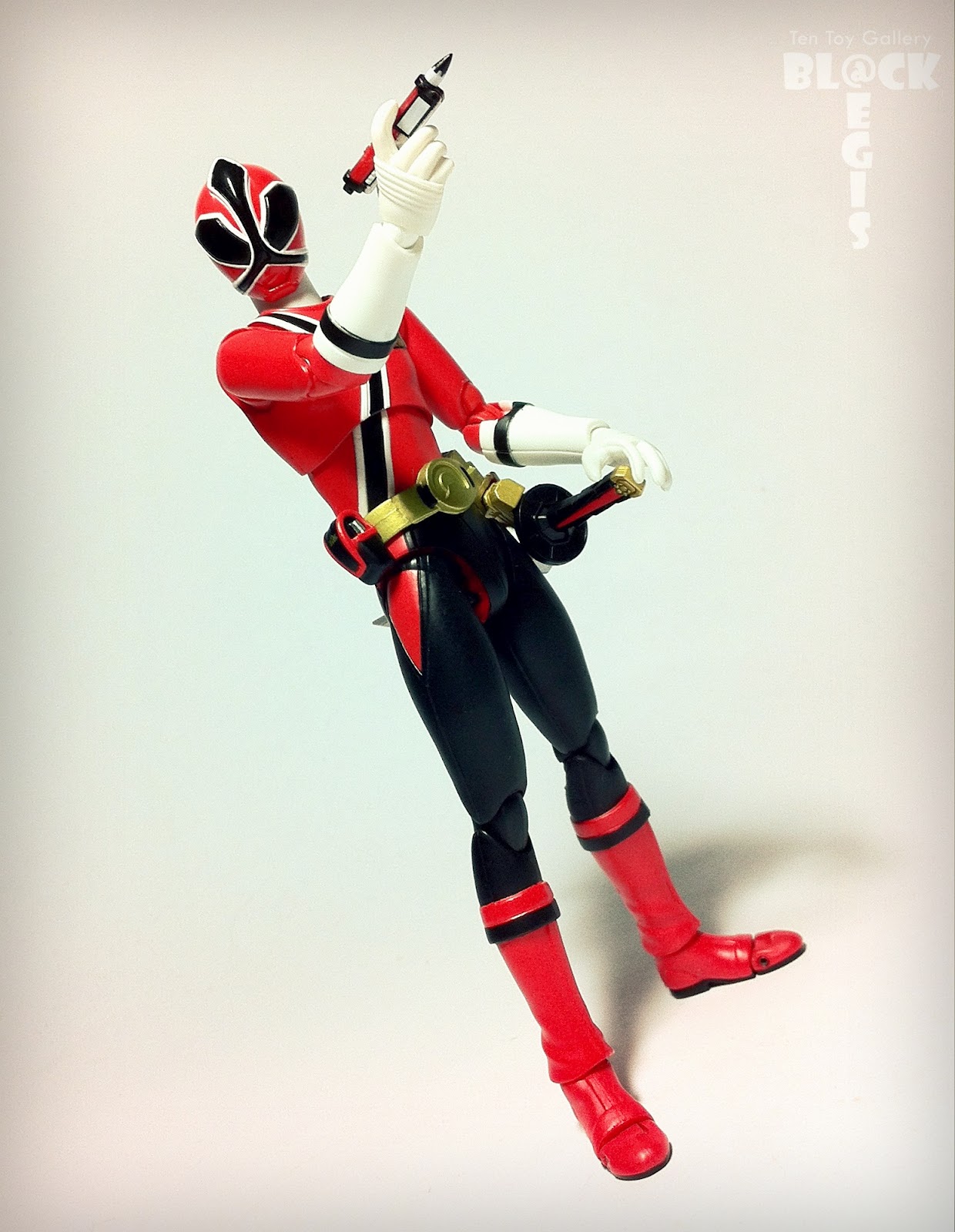 Ten Toy Gallery: Review: S.H.Figuarts Shinken Red