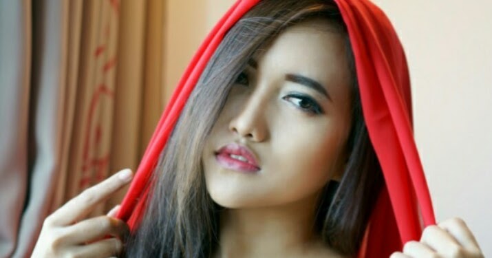 KOLEKSI FOTO HOT RHINA QUENZEE - COLOKAN HUNTER