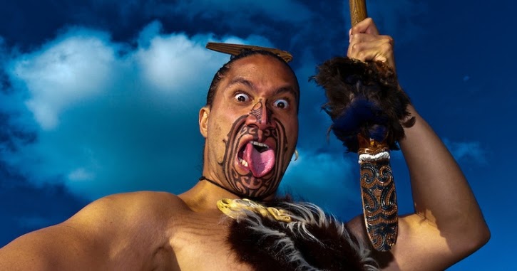 White Wolf : The traditional process of Maori tattooing Ta Moko (Videos)